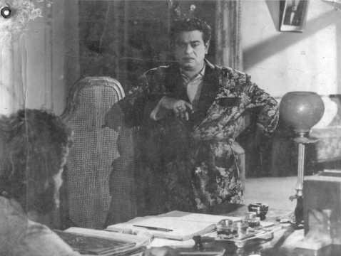 GAJANAN JAGIRDAR AS SHRINATH IN APRADHI KAUN? (1957) | Veethi