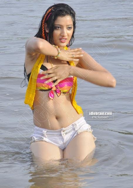 Richa Panai Hot Stills | Veethi