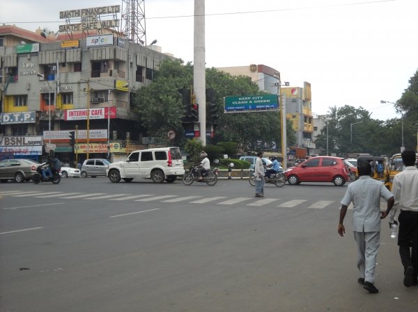 A Road View At Ashok Nagar Near Ashok Pillar In Chennai Veethi